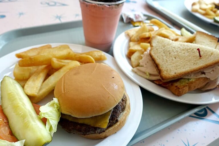 Flo’s V8 Cafeのメニューや楽しみ方を紹介｜ディズニー・カリフォルニア・アドベンチャー・パーク | ビリオンログ billion-log